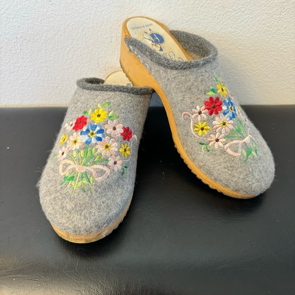 Gretel’s | Shoes | Gretels Clogs Swedish 9s Vintage Floral Embroidered ...